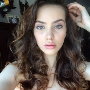 Almila Ada Saç Rengi & Modelleri | topuzsacmodelleri.com